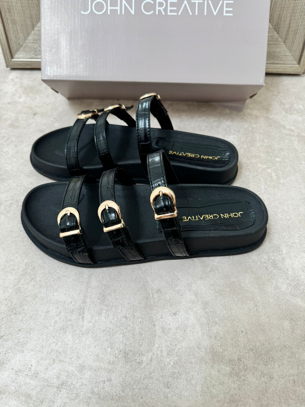 Camila Negro – John Creative